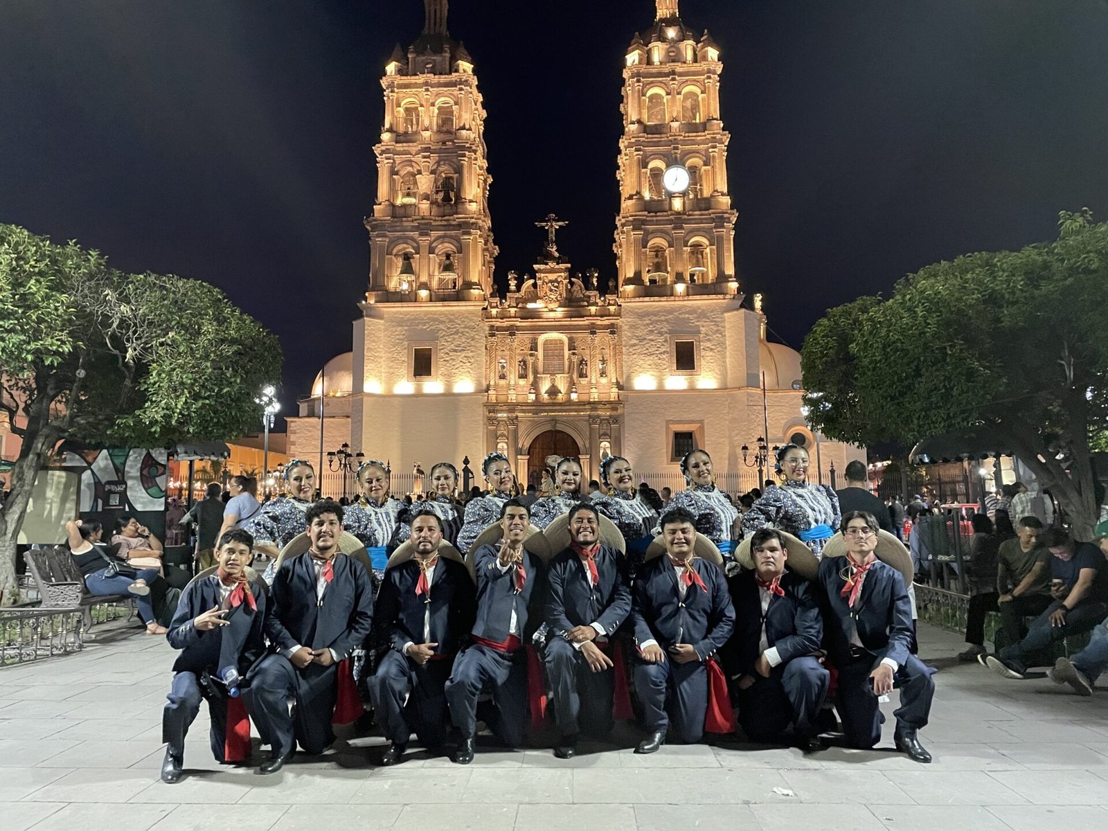 Inda-Jani, Damián Carmona, Banni Biyaa, Danza Victoria de Durango y ...